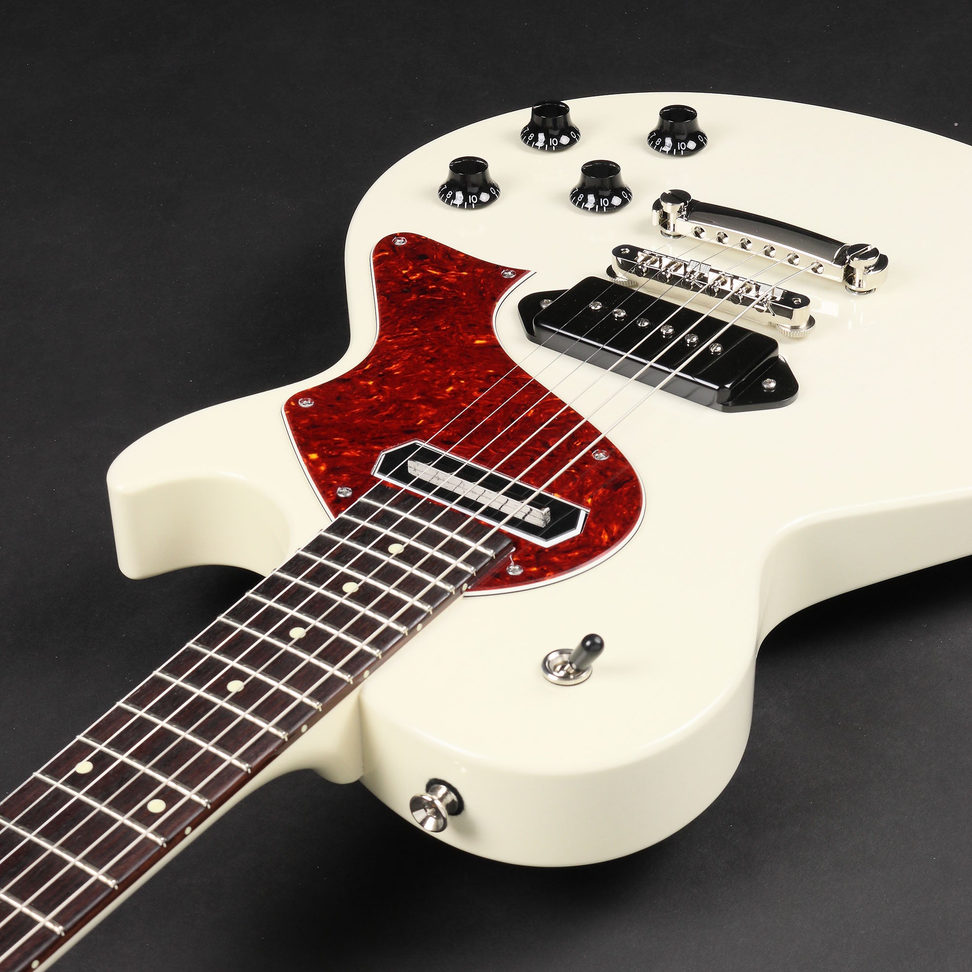 Collings 290 Vintage White/Charlie Christian Pickup – Mak's Guitars