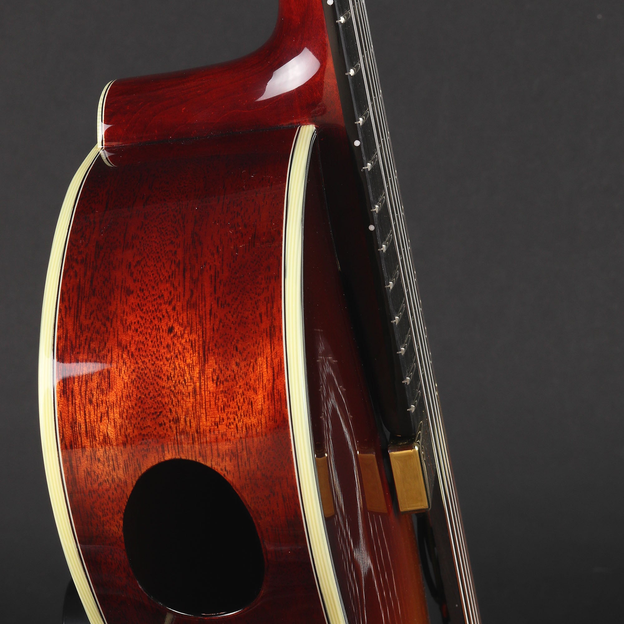 Eastman FV680CE Frank Vignola Signature Archtop - Goldburst – Mak's Guitars