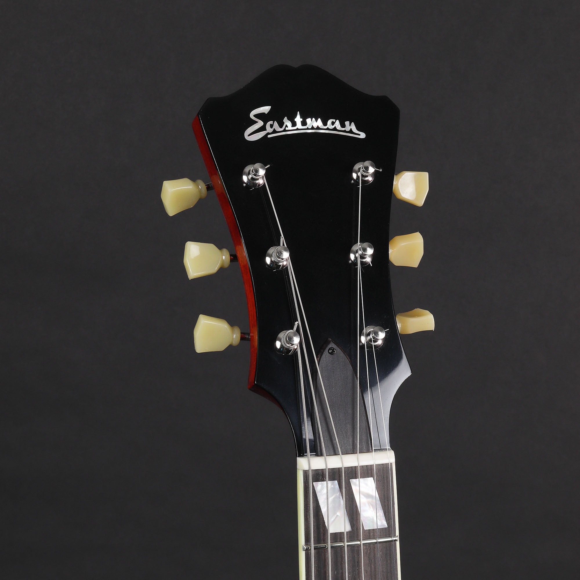 Eastman AR372CE Archtop - Classic #0189 – Mak's Guitars