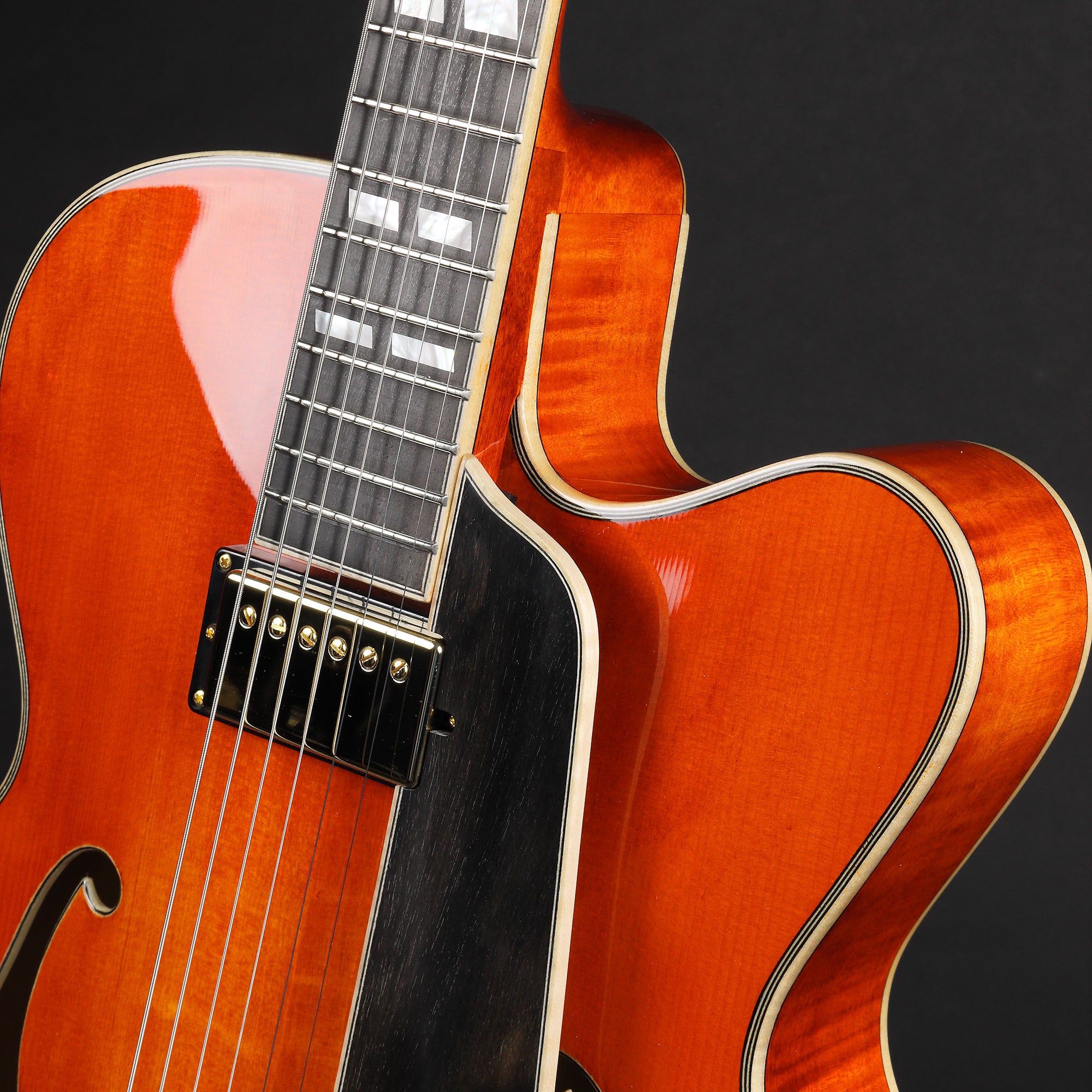 Eastman AR580CE-HB Archtop - Honeyburst #0744 – Mak's Guitars