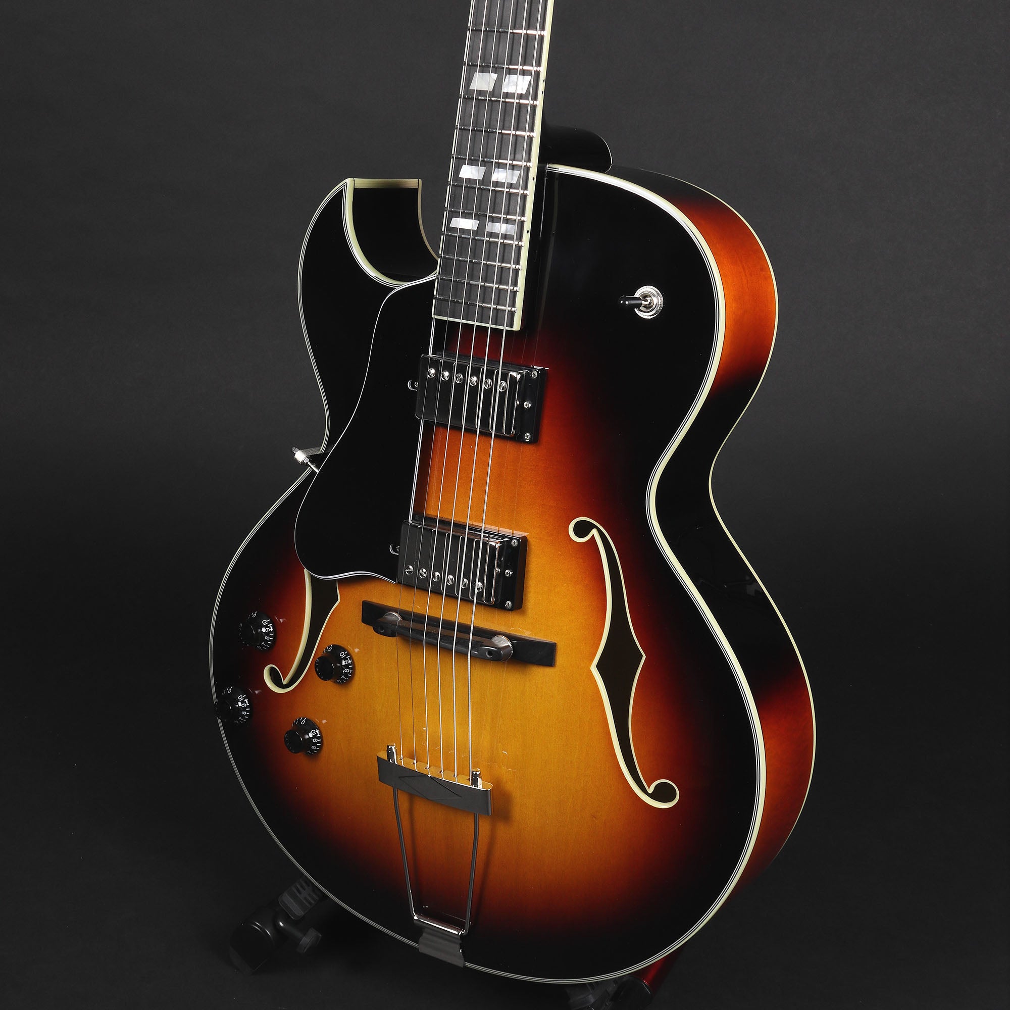 Eastman AR372L-CE-SB Left-handed Archtop - Sunburst #0090 – Mak's Guitars