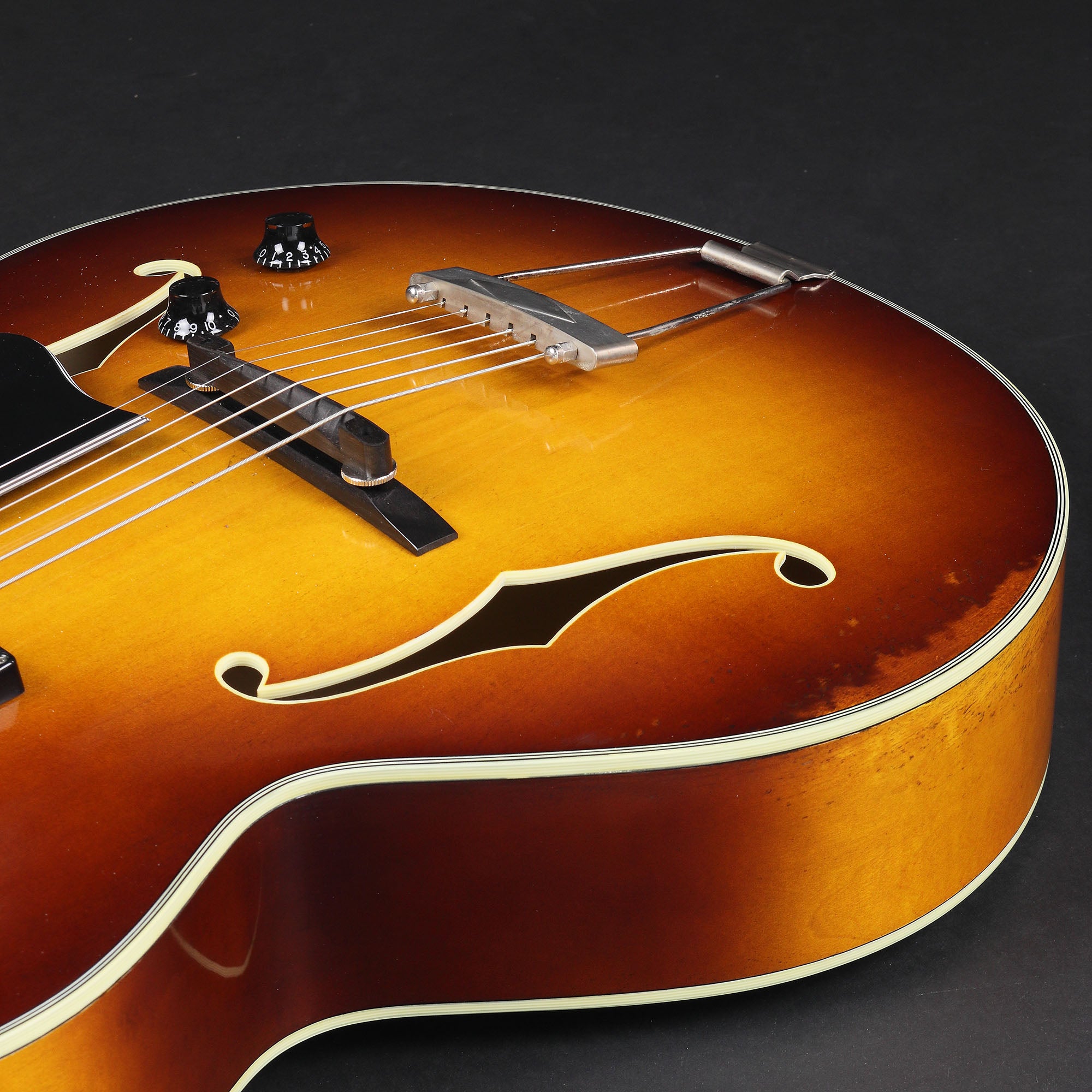 Eastman T49/v-GB Antique Varnish - Goldburst #2486 – Mak's Guitars