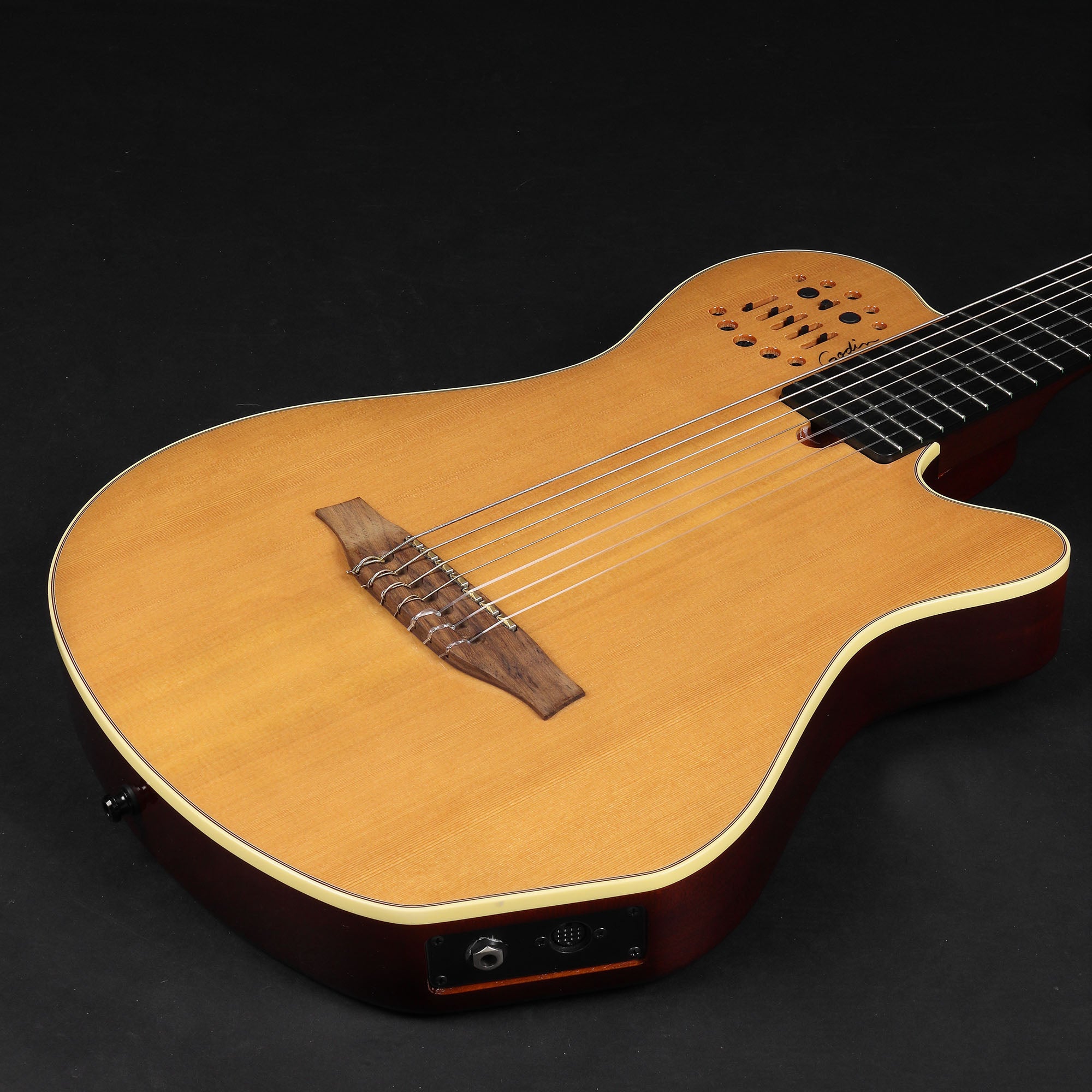 Godin Multiac Grand Concert SA 7 String (Pre-owned) – Mak's Guitars
