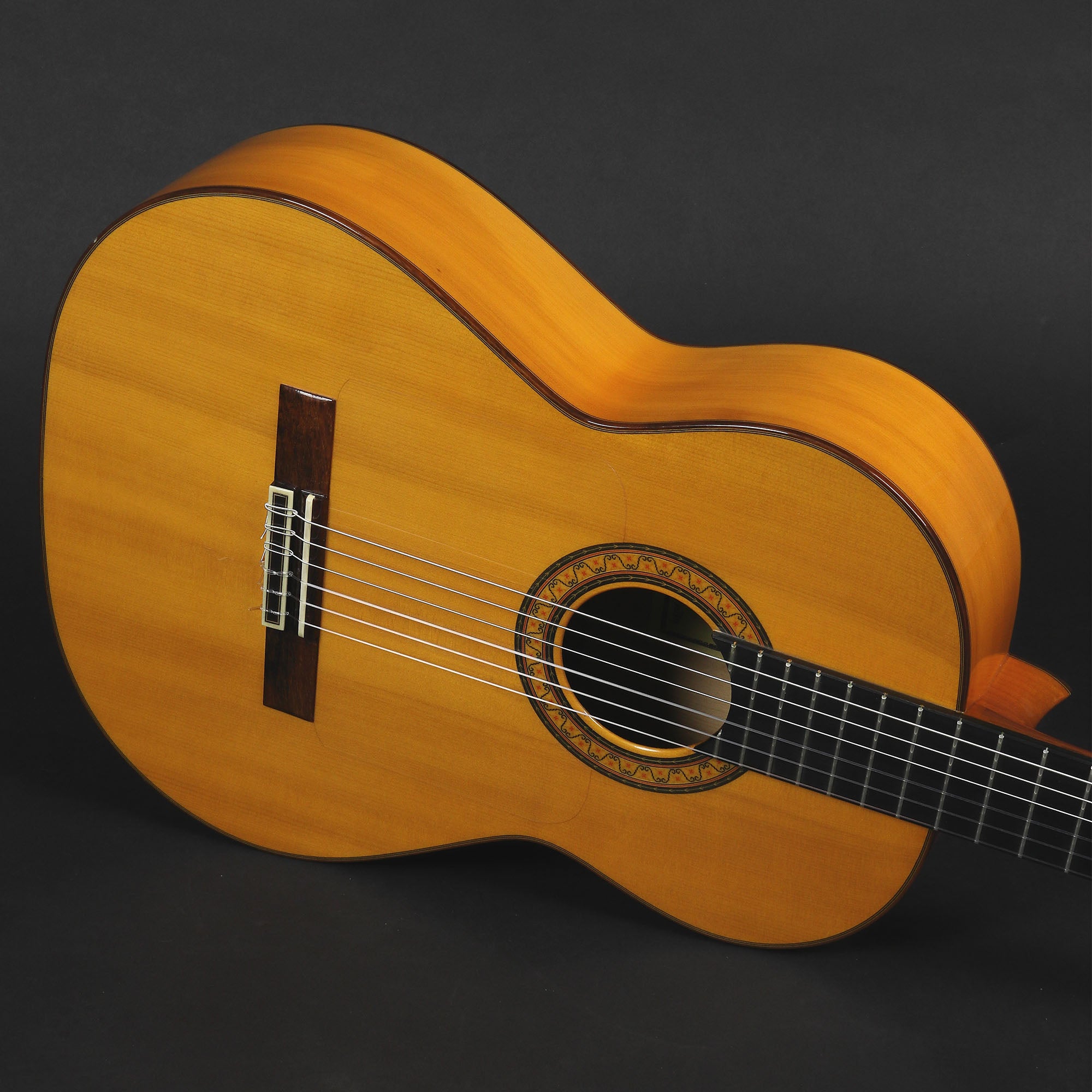 Raimundo Model 145 Flamenco Guitar (Pre-owned) – Mak's Guitars