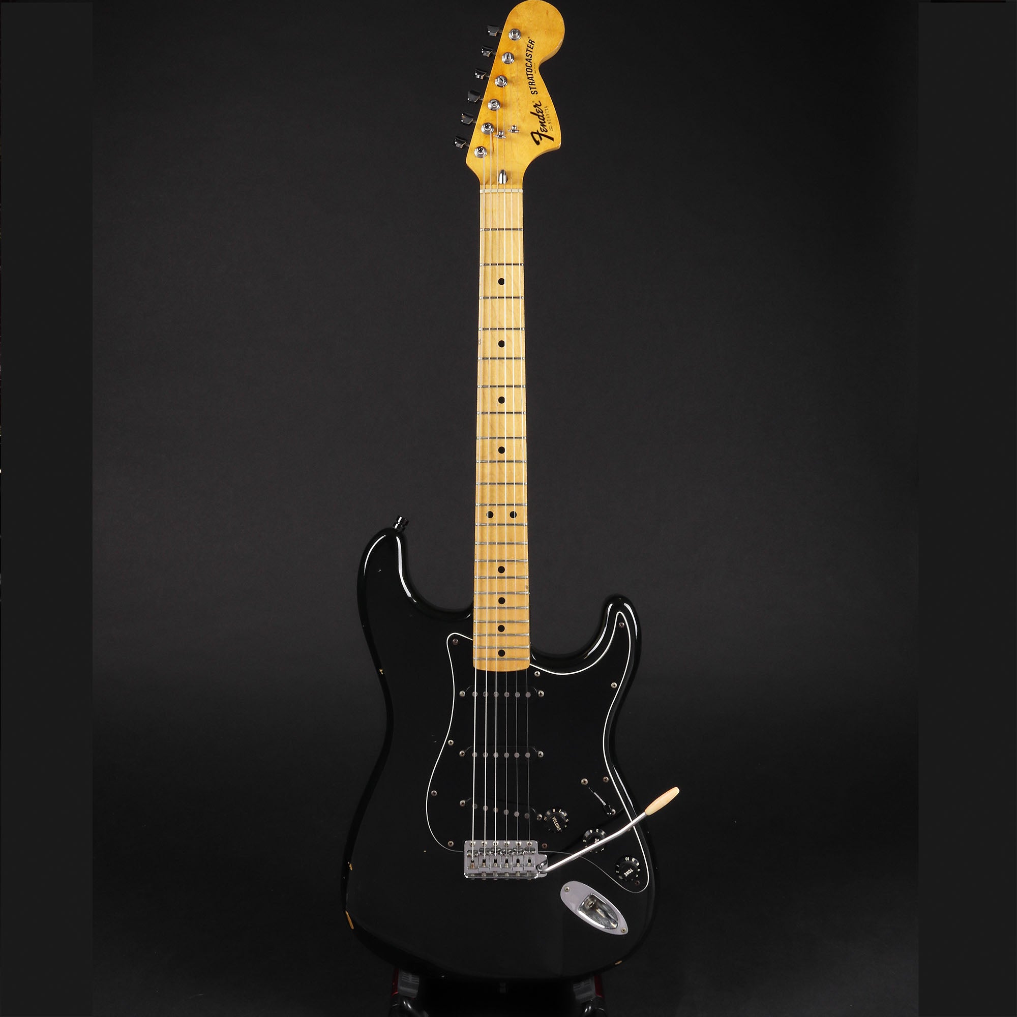 1977 Fender Stratocaster Maple Neck - Black (Pre-owned) – Mak's Guitars