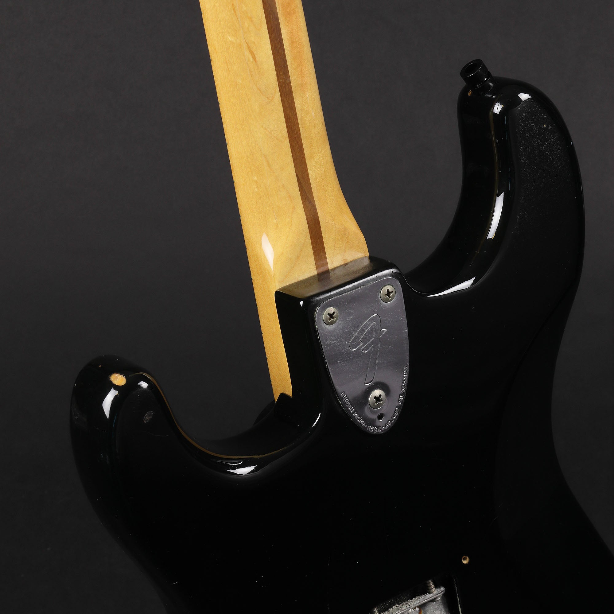 1977 Fender Stratocaster Maple Neck - Black (Pre-owned) – Mak's Guitars