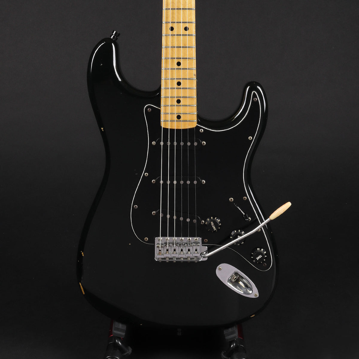 1977 Fender Stratocaster Maple Neck - Black (Pre-owned) – Mak's Guitars