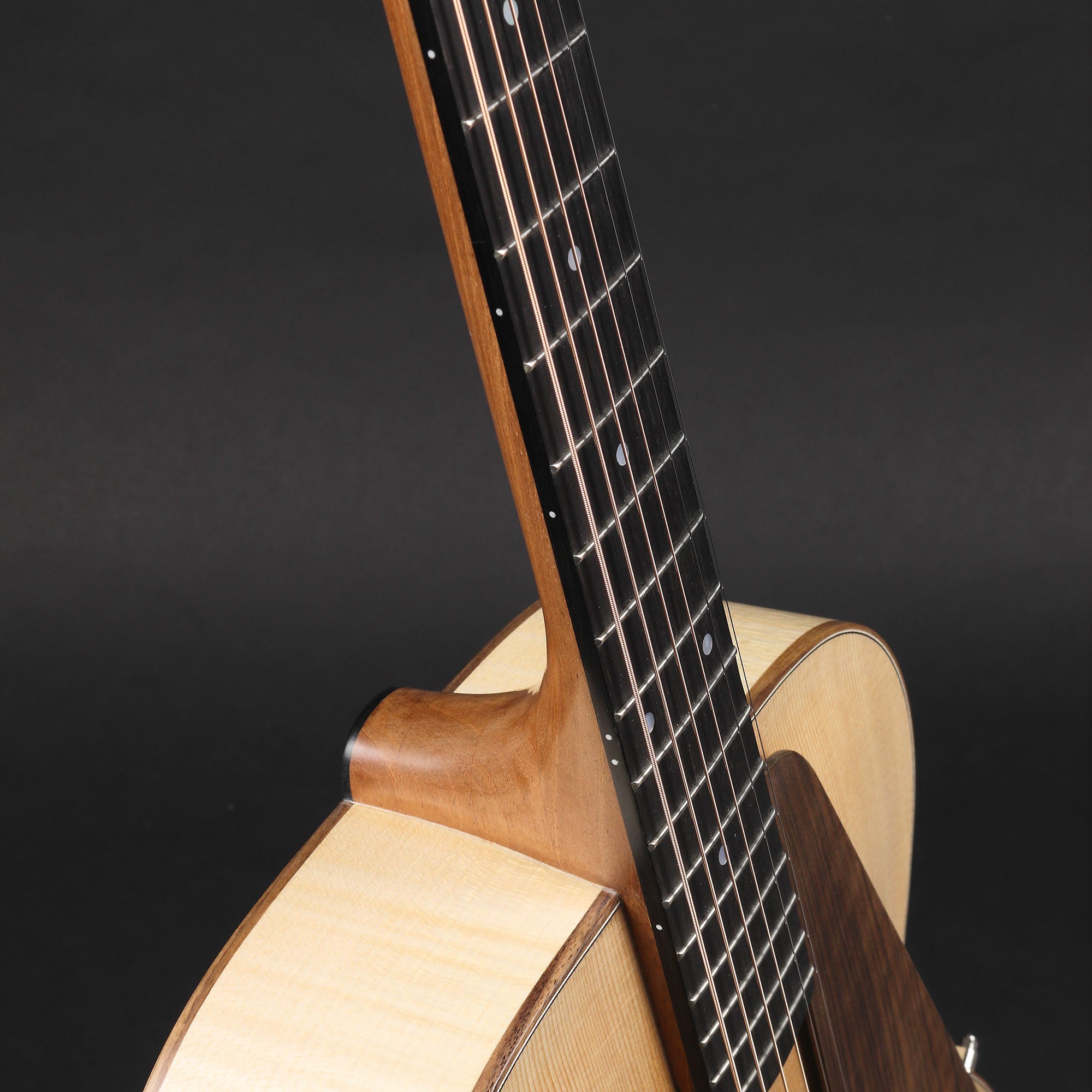 Nick Branwell 16" Archtop – Mak's Guitars